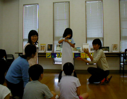 Gesture Game | Tools to Encourage Children's Interest in Viewing Art